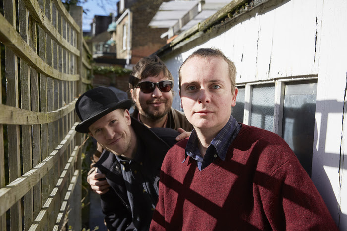 ALBUM: THE WAVE PICTURES – LOOK INSIDE YOUR HEART : Silent Radio