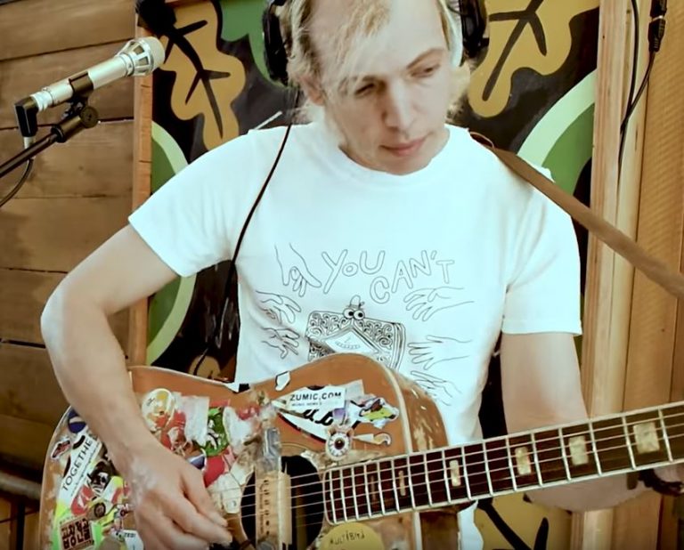 JEFFREY LEWIS & THE VOLTAGE SHARE ‘DEPRESSION! DESPAIR!’ : Silent Radio