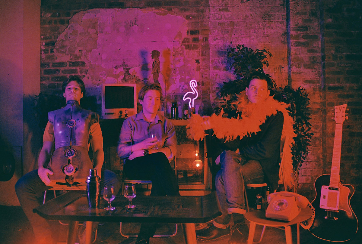 DEBUT EP FROM EYESORE & THE JINX IS OUT NOW : Silent Radio