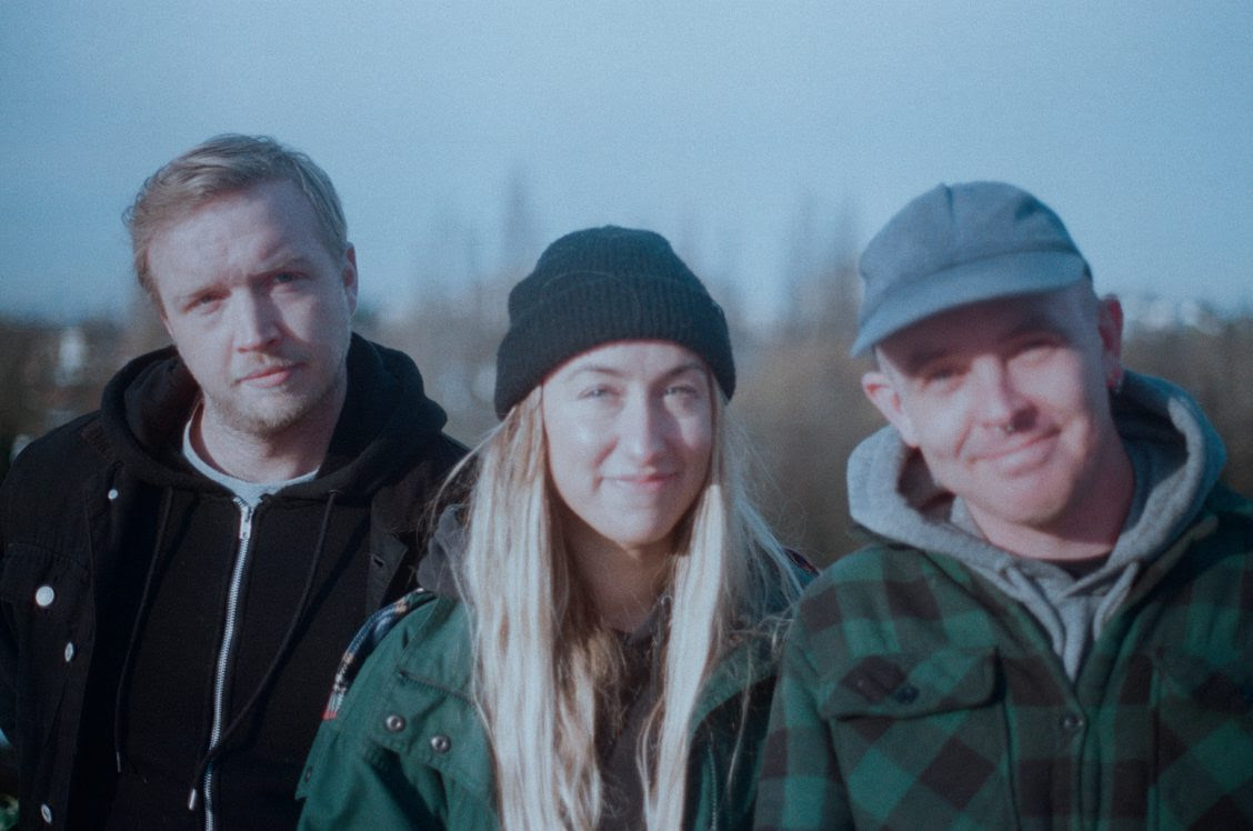 SHIT PRESENT RELEASE NEW SINGLE : Silent Radio