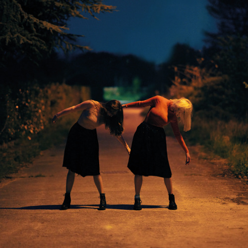 ALBUM REVIEW – SMOKE FAIRIES: CARRIED IN SOUND : Silent Radio