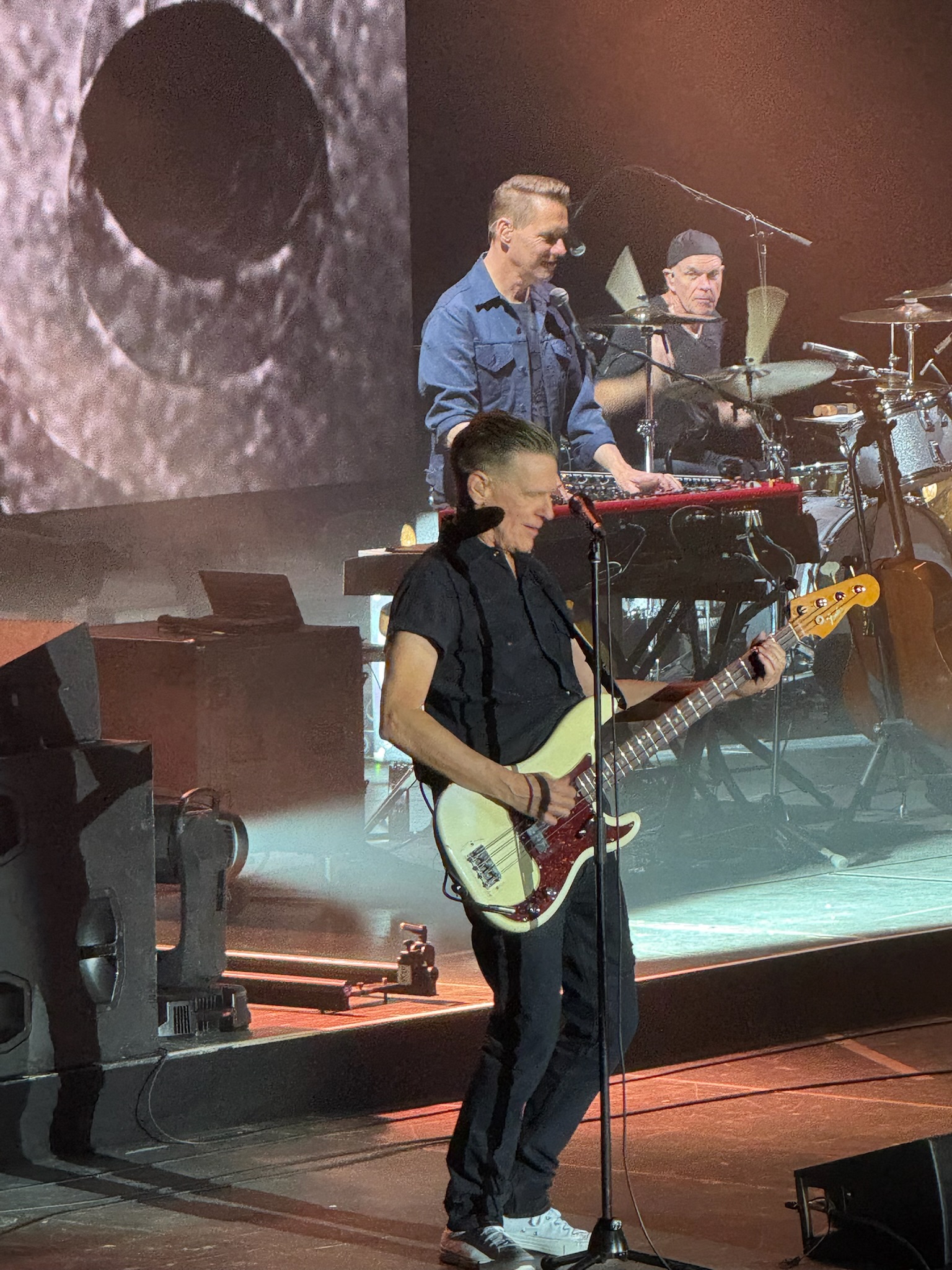 LIVE REVIEW – BRYAN ADAMS: MANCHESTER ARENA – 09/05/2025 : Silent Radio