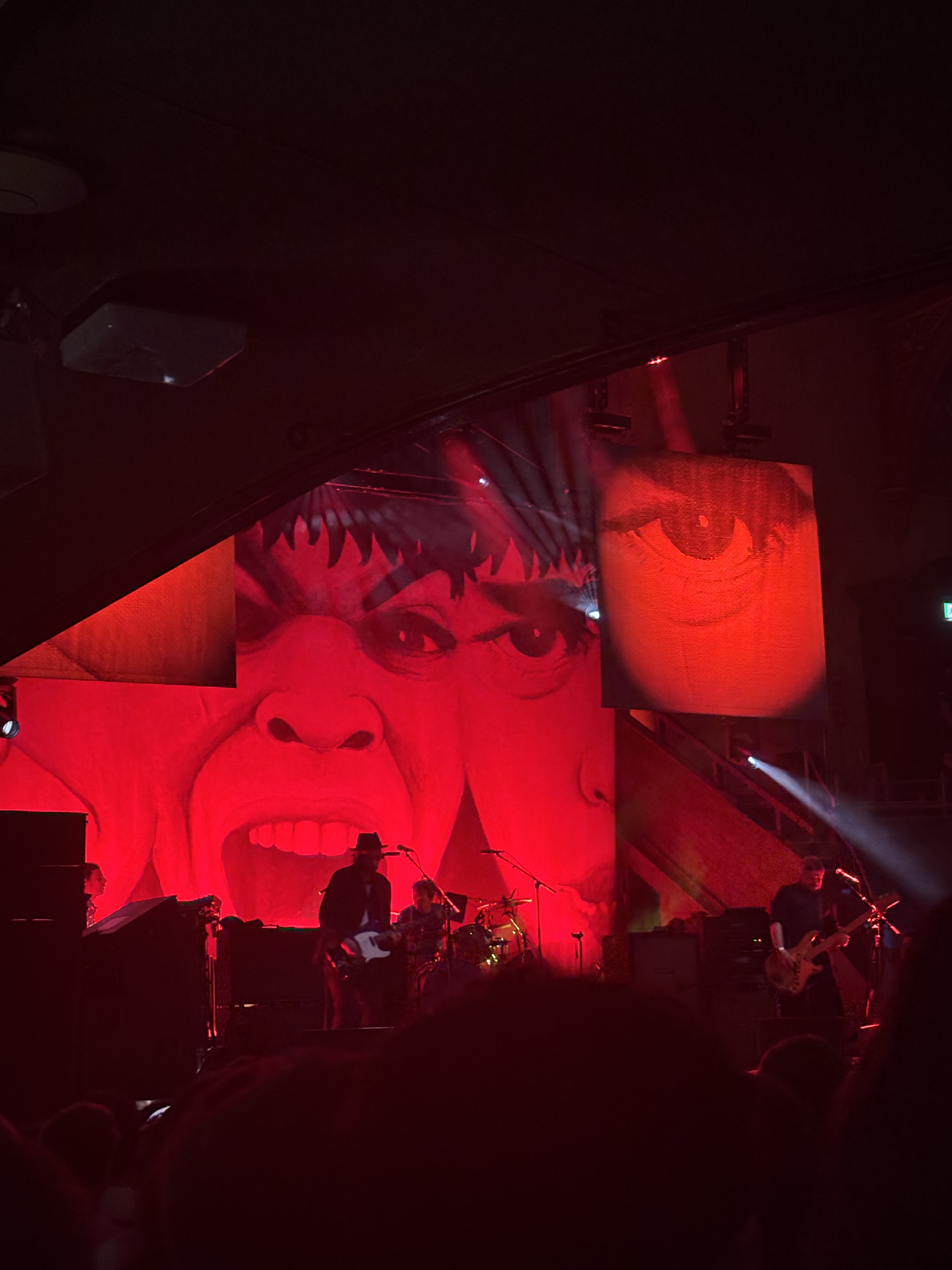 LIVE REVIEW – SUPERGRASS: MANCHESTER ALBERT HALL – 16/05/2025 : Silent ...